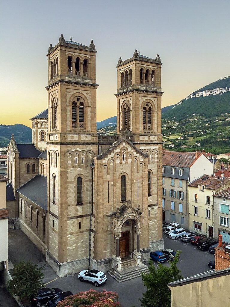 N°1 Millau Walking Tour (2h) - Guides France - The Best of France and ...