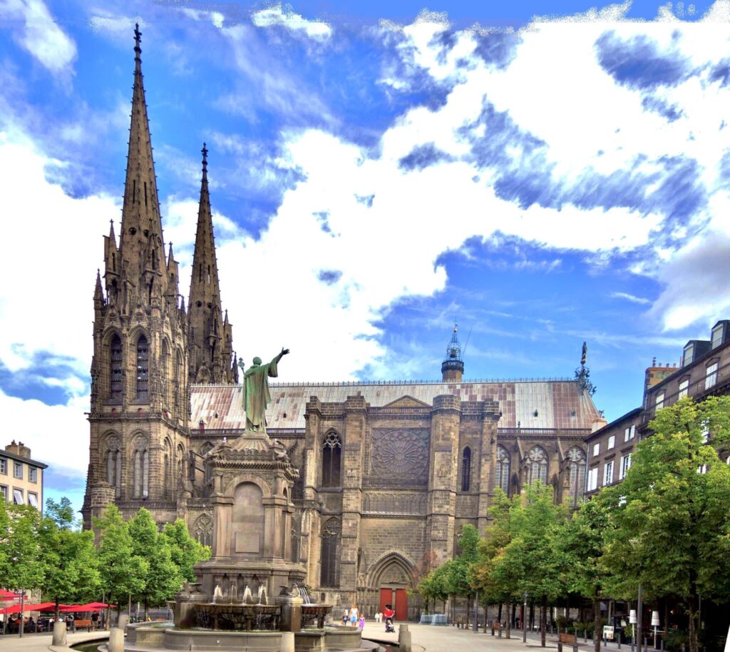 N°1 Clermont Ferrand Tour Guide *** - Tour Guides France - The Best of ...